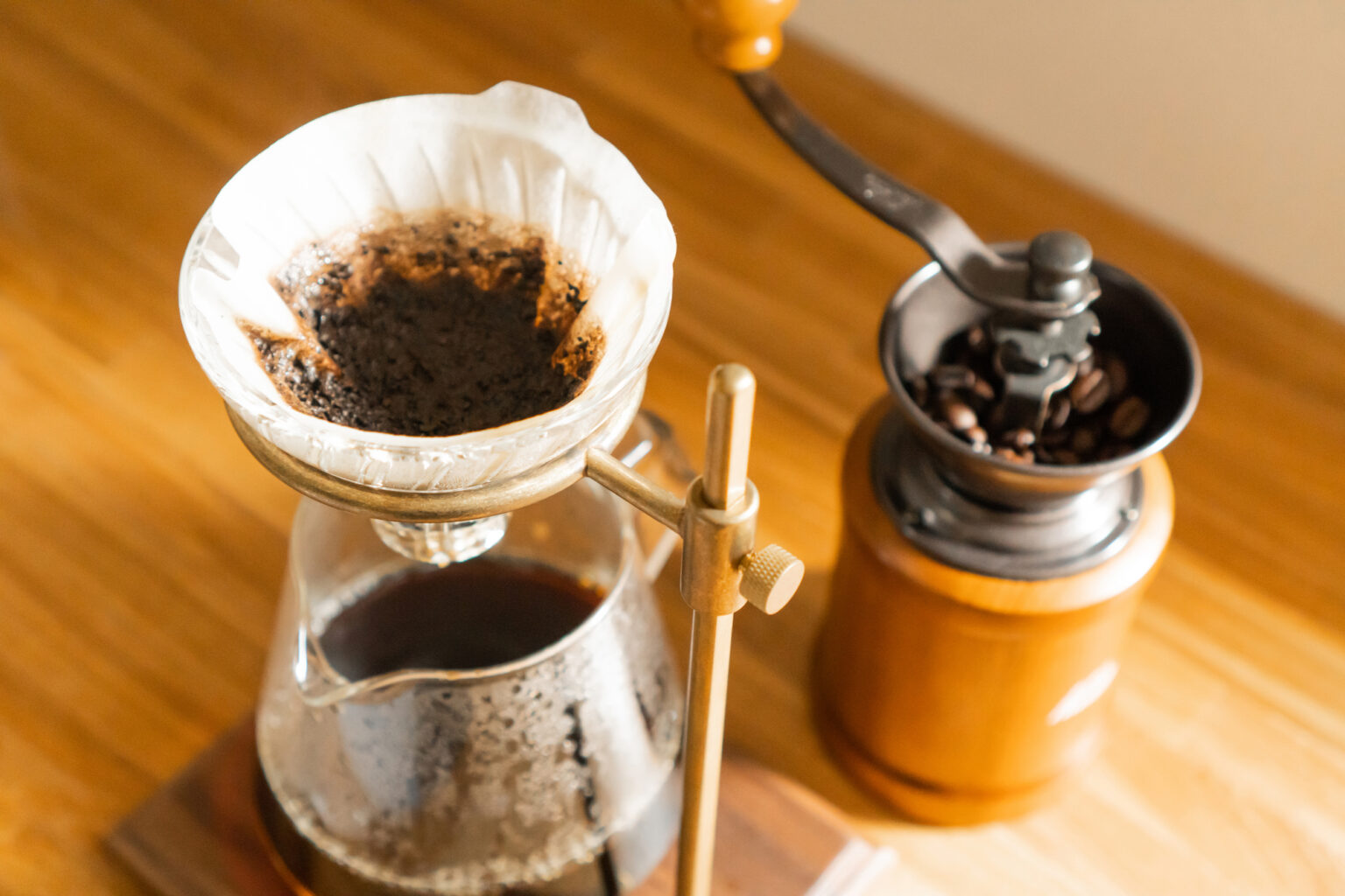 【初心者向け】コーヒー豆の挽き方｜手動式コーヒーミルの正しい使い方 - kukuna coffee｜宮崎県初のクロッフル専門キッチンカーカフェ